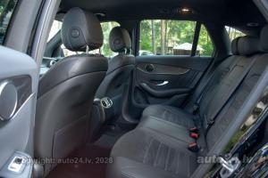 Melns Mercedes-Benz GLC-Class 2021 Tallina, ar dzinēja tilpumu 2.00 L un nobraukumu 107 tūkst. km par 35990 €, foto 4 vietnē AUTOMOTO.COM.LV