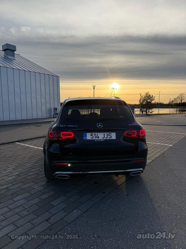 Black Mercedes-Benz GLC-Class 2021 in Tallinn, with an engine capacity of 2.00 L and mileage of 159 thousand km for 36800 €, photo 3 on AUTOMOTO.COM.LV