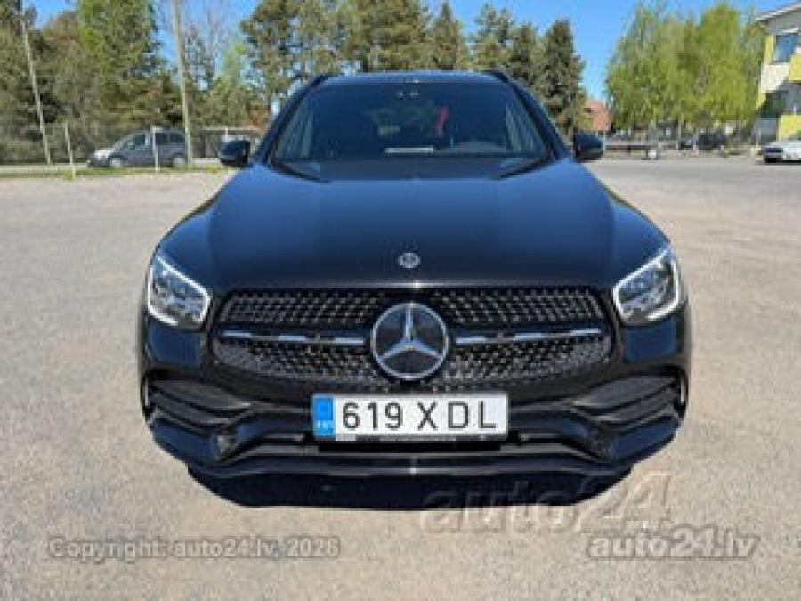 Melns Mercedes-Benz GLC-Class 2022 Tallina, ar dzinēja tilpumu 2.00 L un nobraukumu 62 tūkst. km par 38000 €, foto 3 vietnē AUTOMOTO.COM.LV
