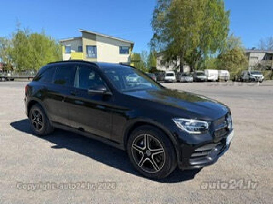 Melns Mercedes-Benz GLC-Class 2022 Tallina, ar dzinēja tilpumu 2.00 L un nobraukumu 62 tūkst. km par 38000 €, foto 4 vietnē AUTOMOTO.COM.LV