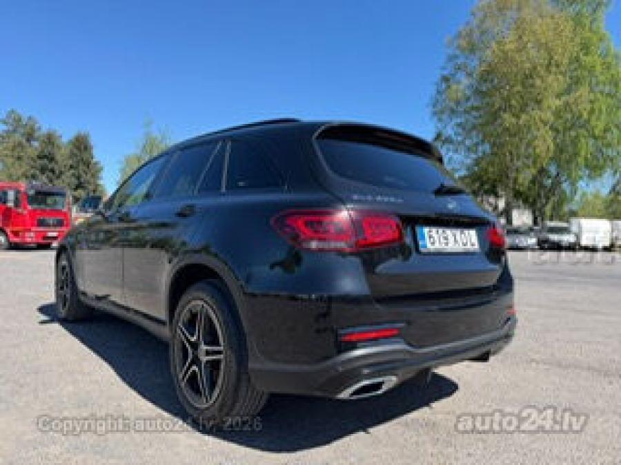 Melns Mercedes-Benz GLC-Class 2022 Tallina, ar dzinēja tilpumu 2.00 L un nobraukumu 62 tūkst. km par 38000 €, foto 6 vietnē AUTOMOTO.COM.LV