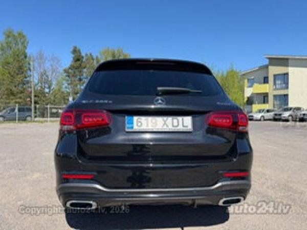 Melns Mercedes-Benz GLC-Class 2022 Tallina, ar dzinēja tilpumu 2.00 L un nobraukumu 62 tūkst. km par 38000 €, foto 6 vietnē AUTOMOTO.COM.LV