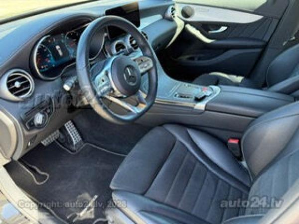 Melns Mercedes-Benz GLC-Class 2022 Tallina, ar dzinēja tilpumu 2.00 L un nobraukumu 62 tūkst. km par 38000 €, foto 8 vietnē AUTOMOTO.COM.LV