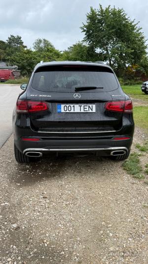 Melns Mercedes-Benz GLC-Class 2022 Tallina, ar dzinēja tilpumu 2.00 L un nobraukumu 120 tūkst. km par 35000 €, foto 3 vietnē AUTOMOTO.COM.LV