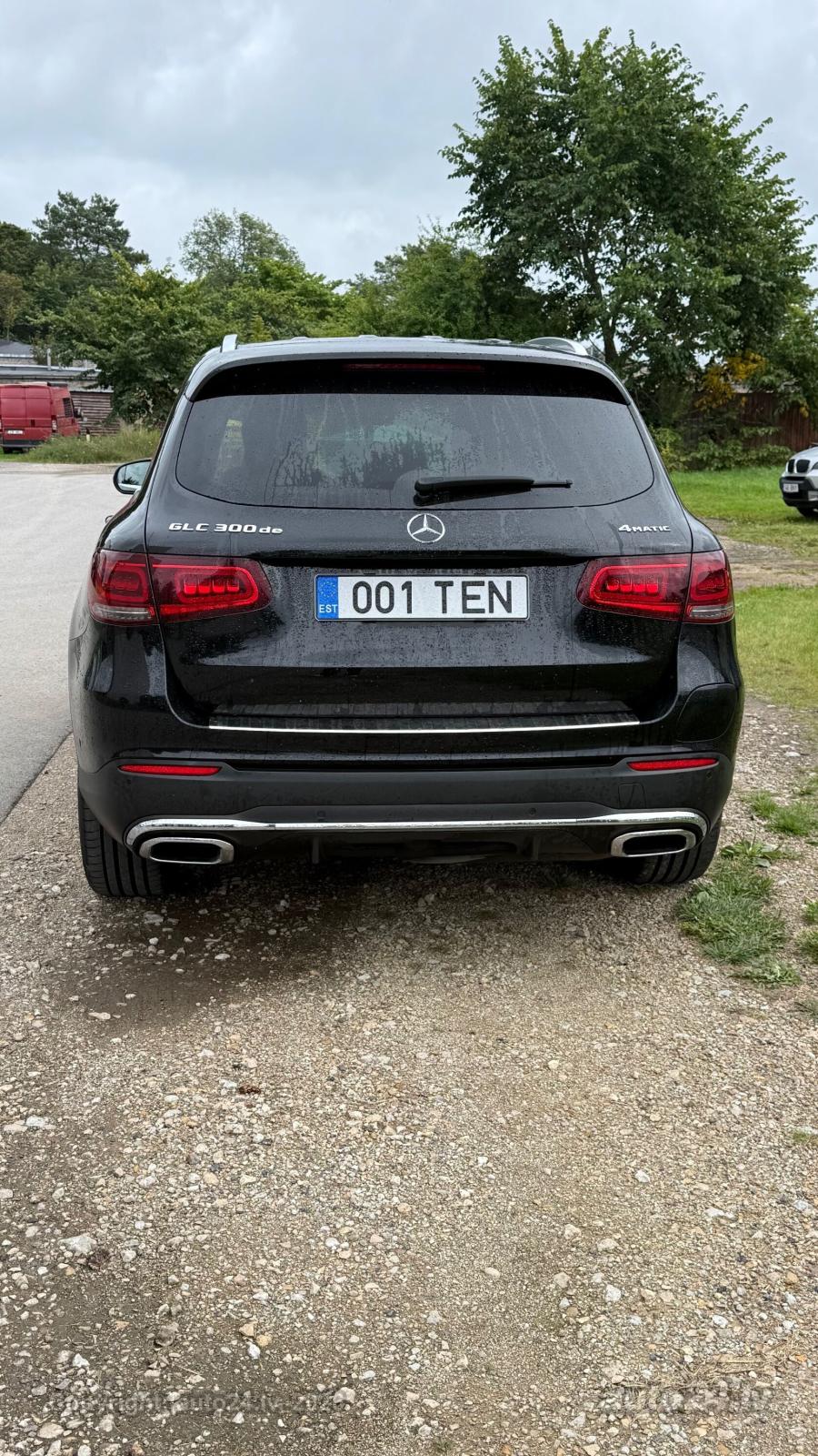 Melns Mercedes-Benz GLC-Class 2022 Tallina, ar dzinēja tilpumu 2.00 L un nobraukumu 120 tūkst. km par 35000 €, foto 3 vietnē AUTOMOTO.COM.LV