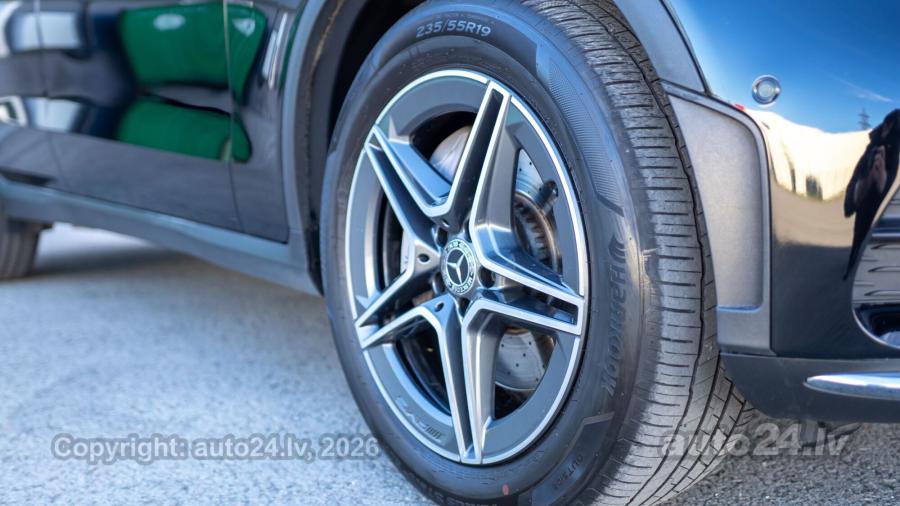 Melns Mercedes-Benz GLC-Class 2019 Tallina, ar dzinēja tilpumu 2.00 L un nobraukumu 148 tūkst. km par 31900 €, foto 4 vietnē AUTOMOTO.COM.LV