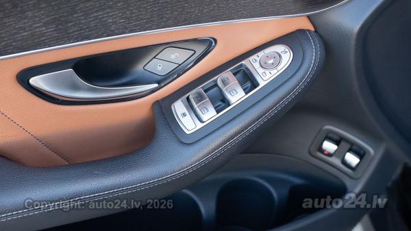 Melns Mercedes-Benz GLC-Class 2019 Tallina, ar dzinēja tilpumu 2.00 L un nobraukumu 148 tūkst. km par 31900 €, foto 8 vietnē AUTOMOTO.COM.LV