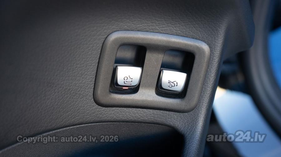 Melns Mercedes-Benz GLC-Class 2019 Tallina, ar dzinēja tilpumu 2.00 L un nobraukumu 148 tūkst. km par 31900 €, foto 10 vietnē AUTOMOTO.COM.LV