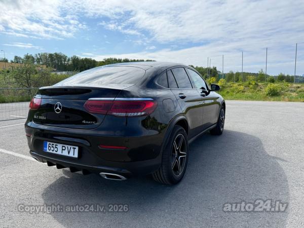 Melns Mercedes-Benz GLC-Class 2019 Tallina, ar dzinēja tilpumu 2.00 L un nobraukumu 68 tūkst. km par 39490 €, foto 5 vietnē AUTOMOTO.COM.LV