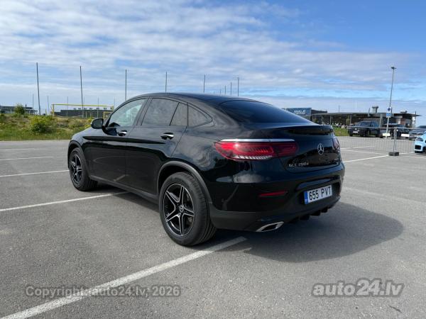 Melns Mercedes-Benz GLC-Class 2019 Tallina, ar dzinēja tilpumu 2.00 L un nobraukumu 68 tūkst. km par 39490 €, foto 7 vietnē AUTOMOTO.COM.LV