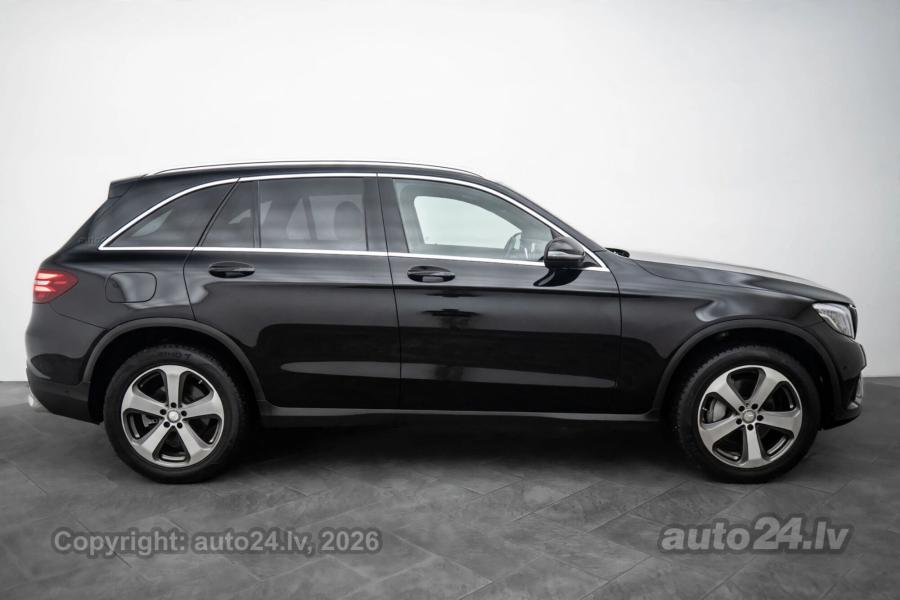 Black Mercedes-Benz GLC-Class 2015 in Tallinn, with an engine capacity of 2.10 L and mileage of 188 thousand km for 17999 €, photo 5 on AUTOMOTO.COM.LV