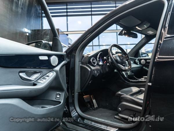 Black Mercedes-Benz GLC-Class 2016 in Tallinn, with an engine capacity of 2.10 L and mileage of 160 thousand km for 24895 €, photo 5 on AUTOMOTO.COM.LV