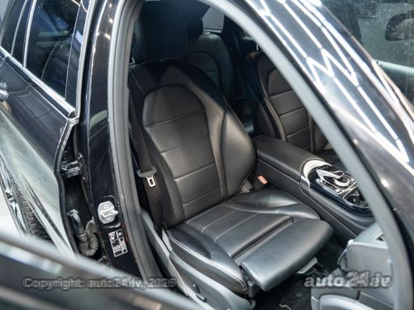 Black Mercedes-Benz GLC-Class 2016 in Tallinn, with an engine capacity of 2.10 L and mileage of 160 thousand km for 24895 €, photo 9 on AUTOMOTO.COM.LV