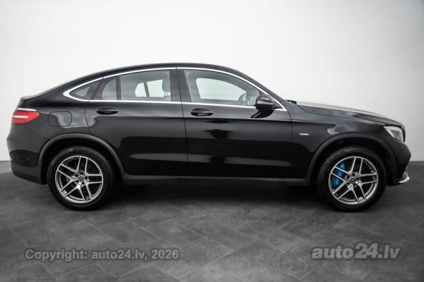 Black Mercedes-Benz GLC-Class 2017 in Tallinn, with an engine capacity of 2.00 L and mileage of 198 thousand km for 24999 €, photo 5 on AUTOMOTO.COM.LV