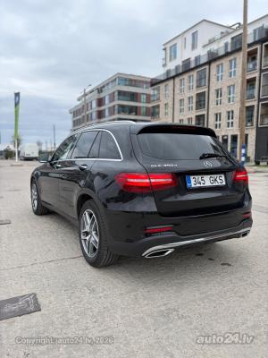 Melns Mercedes-Benz GLC-Class 2018 Tallina, ar dzinēja tilpumu 3.00 L un nobraukumu 168 tūkst. km par 28500 €, foto 5 vietnē AUTOMOTO.COM.LV