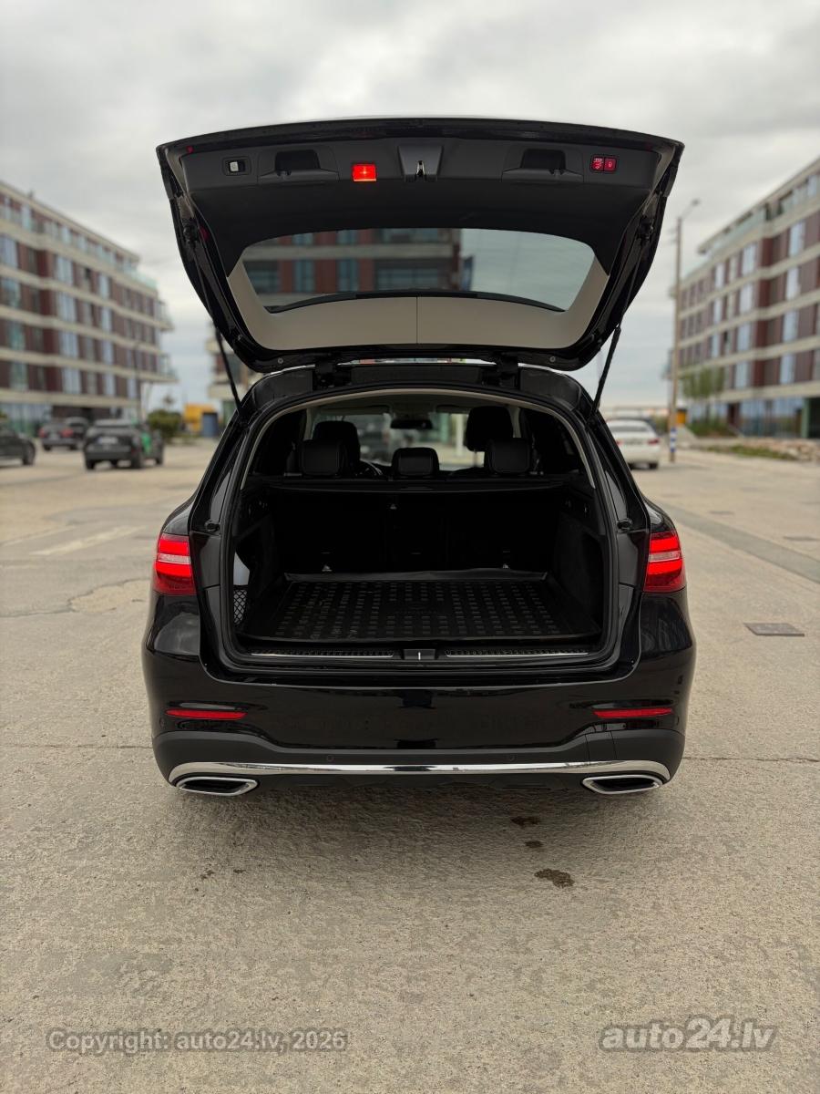 Melns Mercedes-Benz GLC-Class 2018 Tallina, ar dzinēja tilpumu 3.00 L un nobraukumu 168 tūkst. km par 28500 €, foto 10 vietnē AUTOMOTO.COM.LV