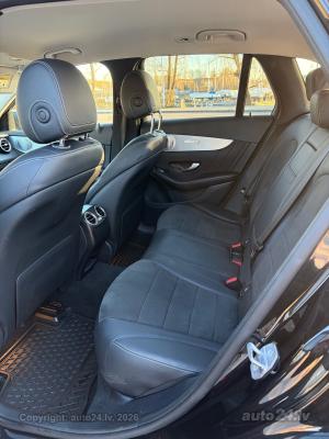 Melns Mercedes-Benz GLC-Class 2018 Tallina, ar dzinēja tilpumu 3.00 L un nobraukumu 168 tūkst. km par 28500 €, foto 13 vietnē AUTOMOTO.COM.LV