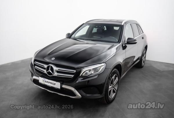 Melns Mercedes-Benz GLC-Class 2018 Tallina, ar dzinēja tilpumu 2.00 L un nobraukumu 166 tūkst. km par 17999 €, foto 1 vietnē AUTOMOTO.COM.LV