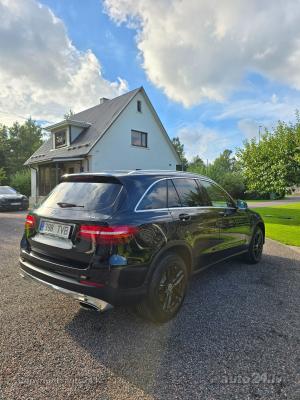 Melns Mercedes-Benz GLC-Class 2018 Pērnava, ar dzinēja tilpumu 2.00 L un nobraukumu 201 tūkst. km par 23899 €, foto 5 vietnē AUTOMOTO.COM.LV
