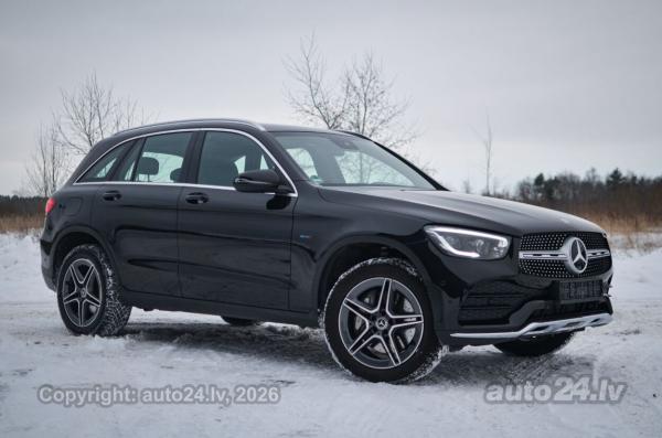 Black Mercedes-Benz GLC-Class 2020 in Tallinn, with an engine capacity of 2.00 L and mileage of 54 thousand km for 37900 €, photo 4 on AUTOMOTO.COM.LV