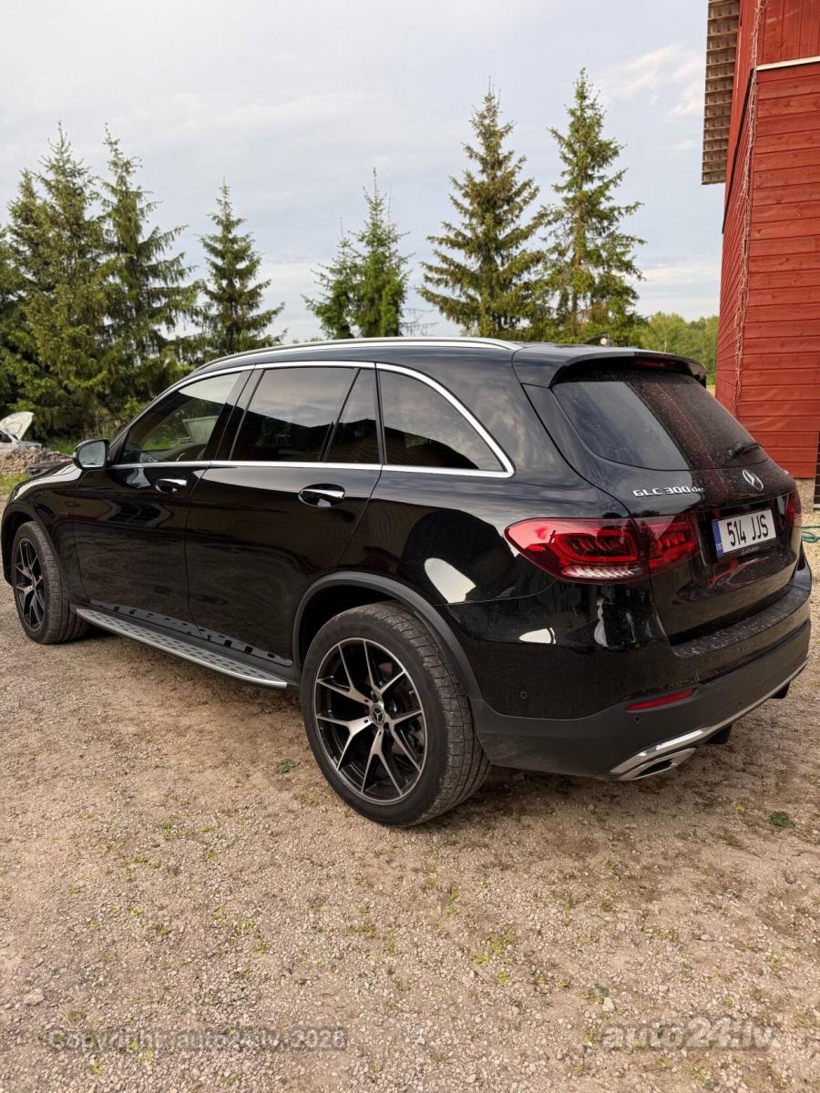 Black Mercedes-Benz GLC-Class 2021 in Tallinn, with an engine capacity of 2.00 L and mileage of 157 thousand km for 39900 €, photo 4 on AUTOMOTO.COM.LV