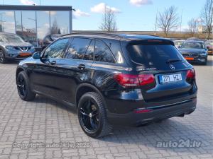 Melns Mercedes-Benz GLC-Class 2022 Tartu, ar dzinēja tilpumu 2.00 L un nobraukumu 84 tūkst. km par 38500 €, foto 4 vietnē AUTOMOTO.COM.LV