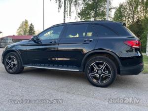 Black Mercedes-Benz GLC-Class 2022 in Tallinn, with an engine capacity of 2.00 L and mileage of 105 thousand km for 34900 €, photo 4 on AUTOMOTO.COM.LV