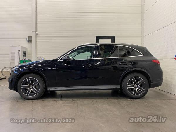 Melns Mercedes-Benz GLC-Class 2023 Tallina, ar dzinēja tilpumu 2.00 L un nobraukumu 64 tūkst. km par 58900 €, foto 2 vietnē AUTOMOTO.COM.LV