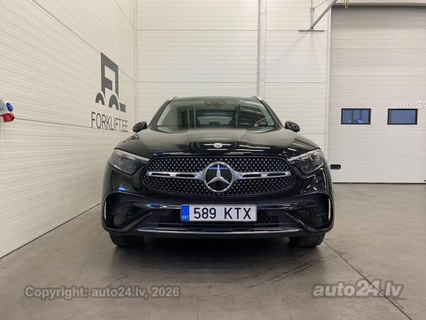 Melns Mercedes-Benz GLC-Class 2023 Tallina, ar dzinēja tilpumu 2.00 L un nobraukumu 64 tūkst. km par 58900 €, foto 3 vietnē AUTOMOTO.COM.LV