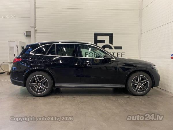 Melns Mercedes-Benz GLC-Class 2023 Tallina, ar dzinēja tilpumu 2.00 L un nobraukumu 64 tūkst. km par 58900 €, foto 5 vietnē AUTOMOTO.COM.LV