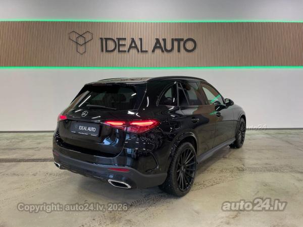 Melns Mercedes-Benz GLC-Class 2023 Tallina, ar dzinēja tilpumu 2.00 L un nobraukumu 27 tūkst. km par 53900 €, foto 4 vietnē AUTOMOTO.COM.LV