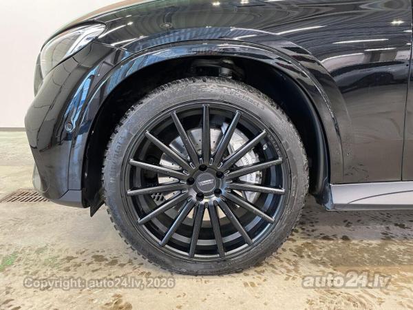 Melns Mercedes-Benz GLC-Class 2023 Tallina, ar dzinēja tilpumu 2.00 L un nobraukumu 27 tūkst. km par 53900 €, foto 5 vietnē AUTOMOTO.COM.LV