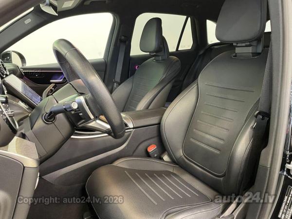 Melns Mercedes-Benz GLC-Class 2023 Tallina, ar dzinēja tilpumu 2.00 L un nobraukumu 27 tūkst. km par 53900 €, foto 7 vietnē AUTOMOTO.COM.LV