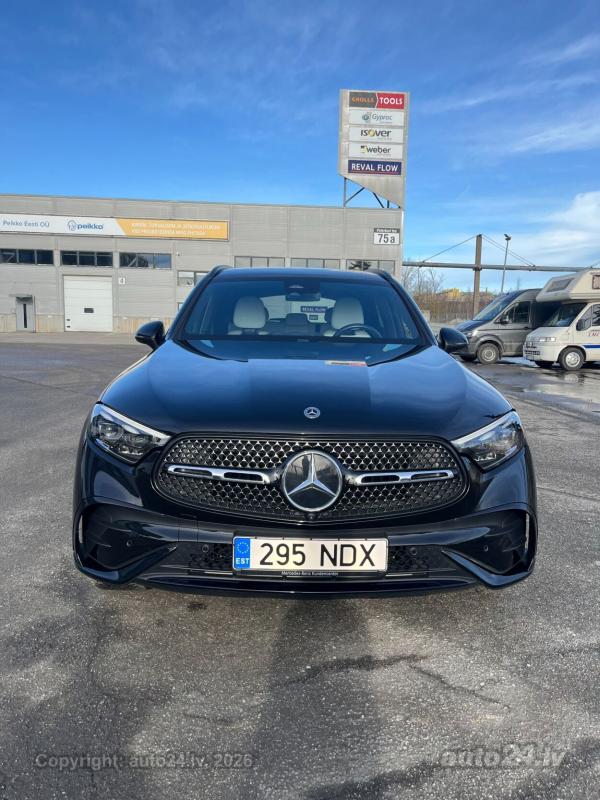 Melns Mercedes-Benz GLC-Class 2023 Tallina, ar dzinēja tilpumu 2.00 L un nobraukumu 24 tūkst. km par 71900 €, foto 4 vietnē AUTOMOTO.COM.LV