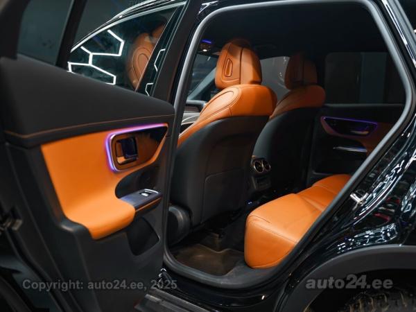 Melns Mercedes-Benz GLC-Class 2025 Tallina, ar dzinēja tilpumu 2.00 L un nobraukumu 2 tūkst. km par 65900 €, foto 7 vietnē AUTOMOTO.COM.LV