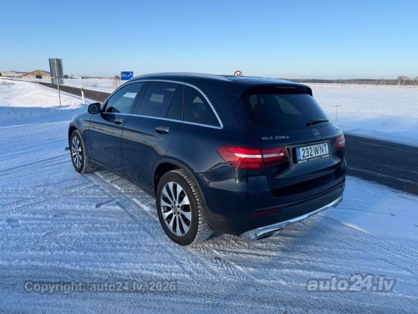 Blue Mercedes-Benz GLC-Class 2018 in Kohtla-Jarve, with an engine capacity of 2.10 L and mileage of 163 thousand km for 22000 €, photo 3 on AUTOMOTO.COM.LV
