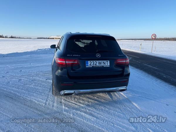 Blue Mercedes-Benz GLC-Class 2018 in Kohtla-Jarve, with an engine capacity of 2.10 L and mileage of 163 thousand km for 22000 €, photo 4 on AUTOMOTO.COM.LV