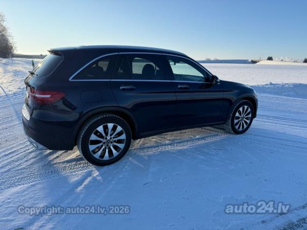 Blue Mercedes-Benz GLC-Class 2018 in Kohtla-Jarve, with an engine capacity of 2.10 L and mileage of 163 thousand km for 22000 €, photo 6 on AUTOMOTO.COM.LV