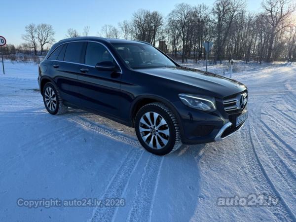 Blue Mercedes-Benz GLC-Class 2018 in Kohtla-Jarve, with an engine capacity of 2.10 L and mileage of 163 thousand km for 22000 €, photo 7 on AUTOMOTO.COM.LV