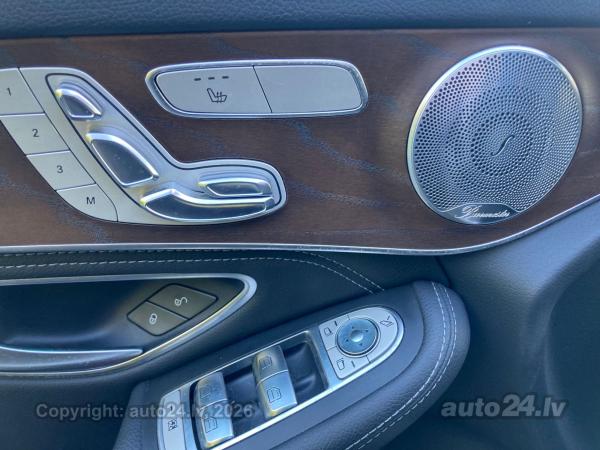 Brown Mercedes-Benz GLC-Class 2017 in Tallinn, with an engine capacity of 2.10 L and mileage of 149 thousand km for 22900 €, photo 9 on AUTOMOTO.COM.LV
