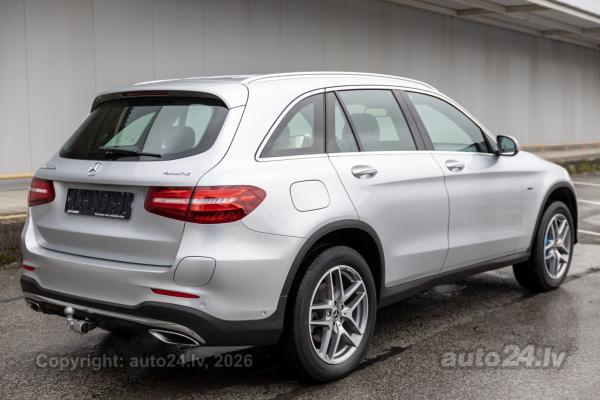 Grey Mercedes-Benz GLC-Class 2017 in Tallinn, with an engine capacity of 2.00 L and mileage of 134 thousand km for 18900 €, photo 2 on AUTOMOTO.COM.LV