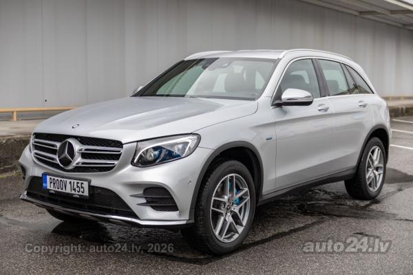 Grey Mercedes-Benz GLC-Class 2017 in Tallinn, with an engine capacity of 2.00 L and mileage of 134 thousand km for 18900 €, photo 3 on AUTOMOTO.COM.LV