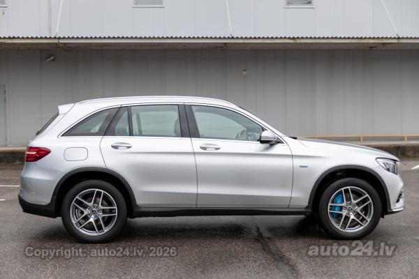Grey Mercedes-Benz GLC-Class 2017 in Tallinn, with an engine capacity of 2.00 L and mileage of 134 thousand km for 18900 €, photo 5 on AUTOMOTO.COM.LV