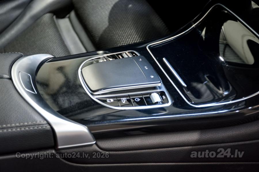 Pelēks Mercedes-Benz GLC-Class 2021 Tallina, ar dzinēja tilpumu 2.00 L un nobraukumu 78 tūkst. km par 39900 €, foto 33 vietnē AUTOMOTO.COM.LV