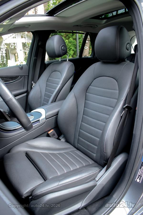 Pelēks Mercedes-Benz GLC-Class 2021 Tallina, ar dzinēja tilpumu 2.00 L un nobraukumu 118 tūkst. km par 39990 €, foto 11 vietnē AUTOMOTO.COM.LV