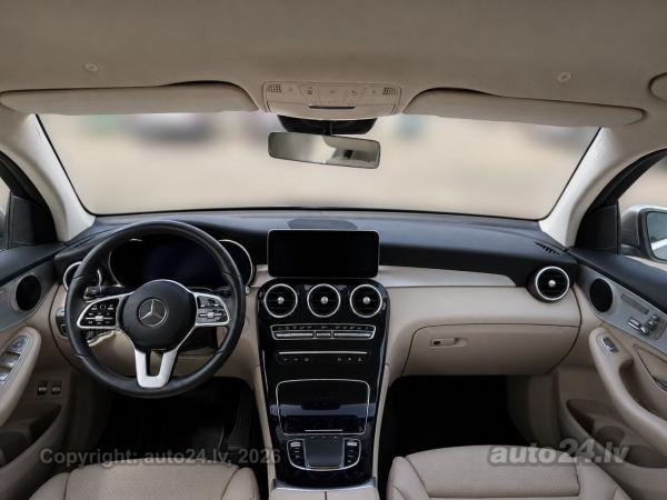 Pelēks Mercedes-Benz GLC-Class 2021 Tallina, ar dzinēja tilpumu 2.00 L un nobraukumu 140 tūkst. km par 35500 €, foto 3 vietnē AUTOMOTO.COM.LV