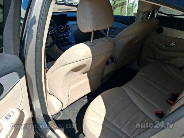 Pelēks Mercedes-Benz GLC-Class 2021 Tallina, ar dzinēja tilpumu 2.00 L un nobraukumu 140 tūkst. km par 35500 €, foto 4 vietnē AUTOMOTO.COM.LV