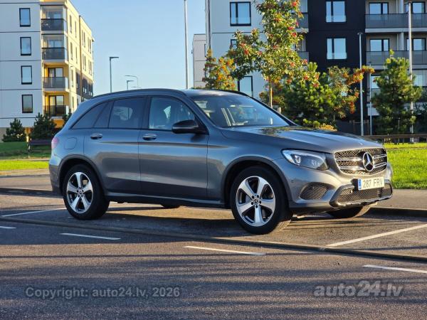 Mercedes-Benz GLC-Class 2016 in Tallinn on AUTOMOTO.COM.LV Grey Mercedes-Benz GLC-Class 2016 in Tallinn, with an engine capacity of 2.10 L and mileage of 209 thousand km for 18800 €, photo 1 on AUTOMOTO.COM.LV