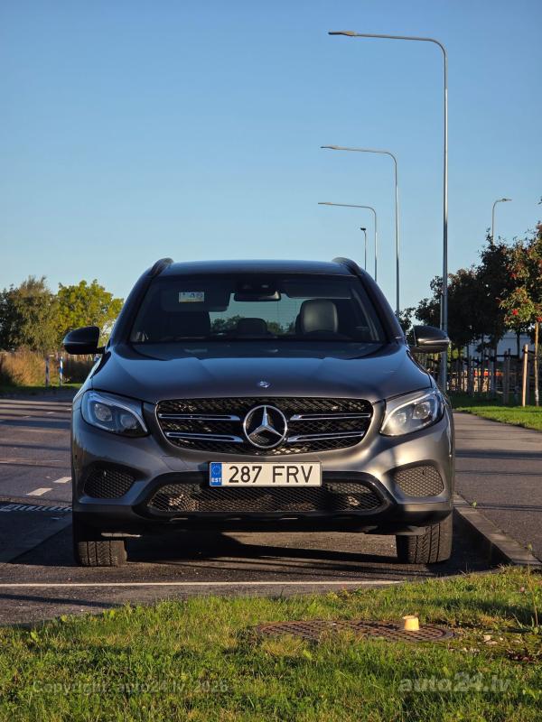 Mercedes-Benz GLC-Class 2016 in Tallinn on AUTOMOTO.COM.LV Grey Mercedes-Benz GLC-Class 2016 in Tallinn, with an engine capacity of 2.10 L and mileage of 209 thousand km for 18800 €, photo 8 on AUTOMOTO.COM.LV