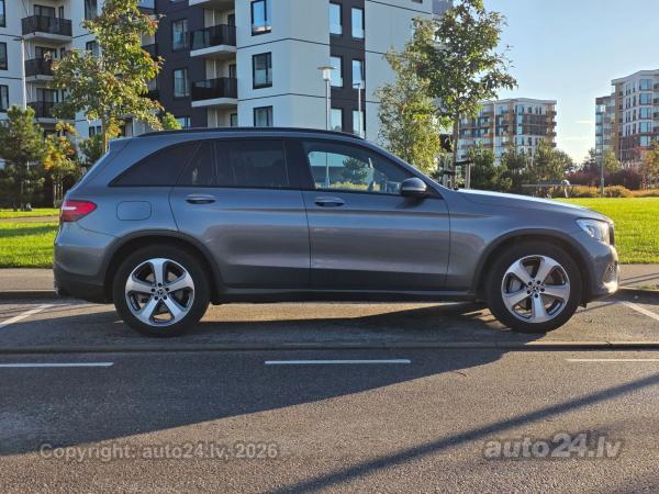 Mercedes-Benz GLC-Class 2016 in Tallinn on AUTOMOTO.COM.LV Grey Mercedes-Benz GLC-Class 2016 in Tallinn, with an engine capacity of 2.10 L and mileage of 209 thousand km for 18800 €, photo 10 on AUTOMOTO.COM.LV